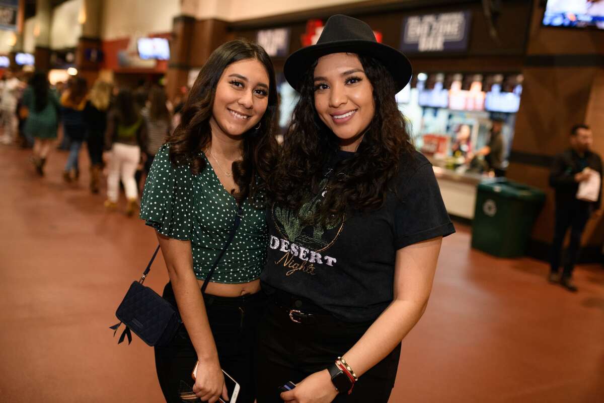 Becky G gets fans dancing at RodeoHouston