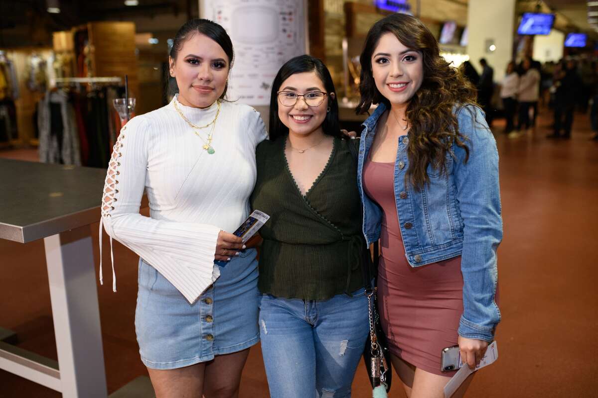 Becky G gets fans dancing at RodeoHouston