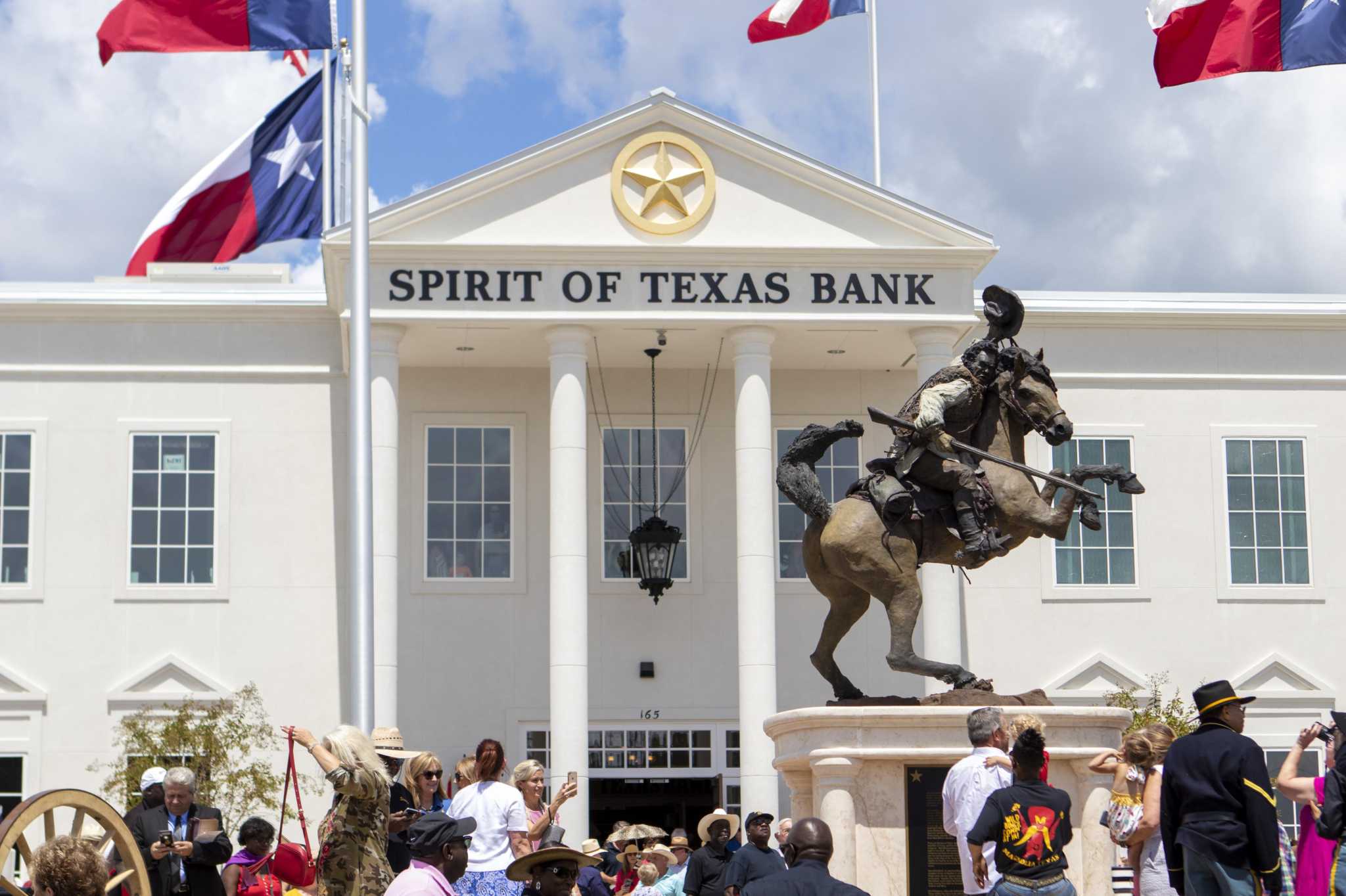 Montgomery issues Texas flag challenge