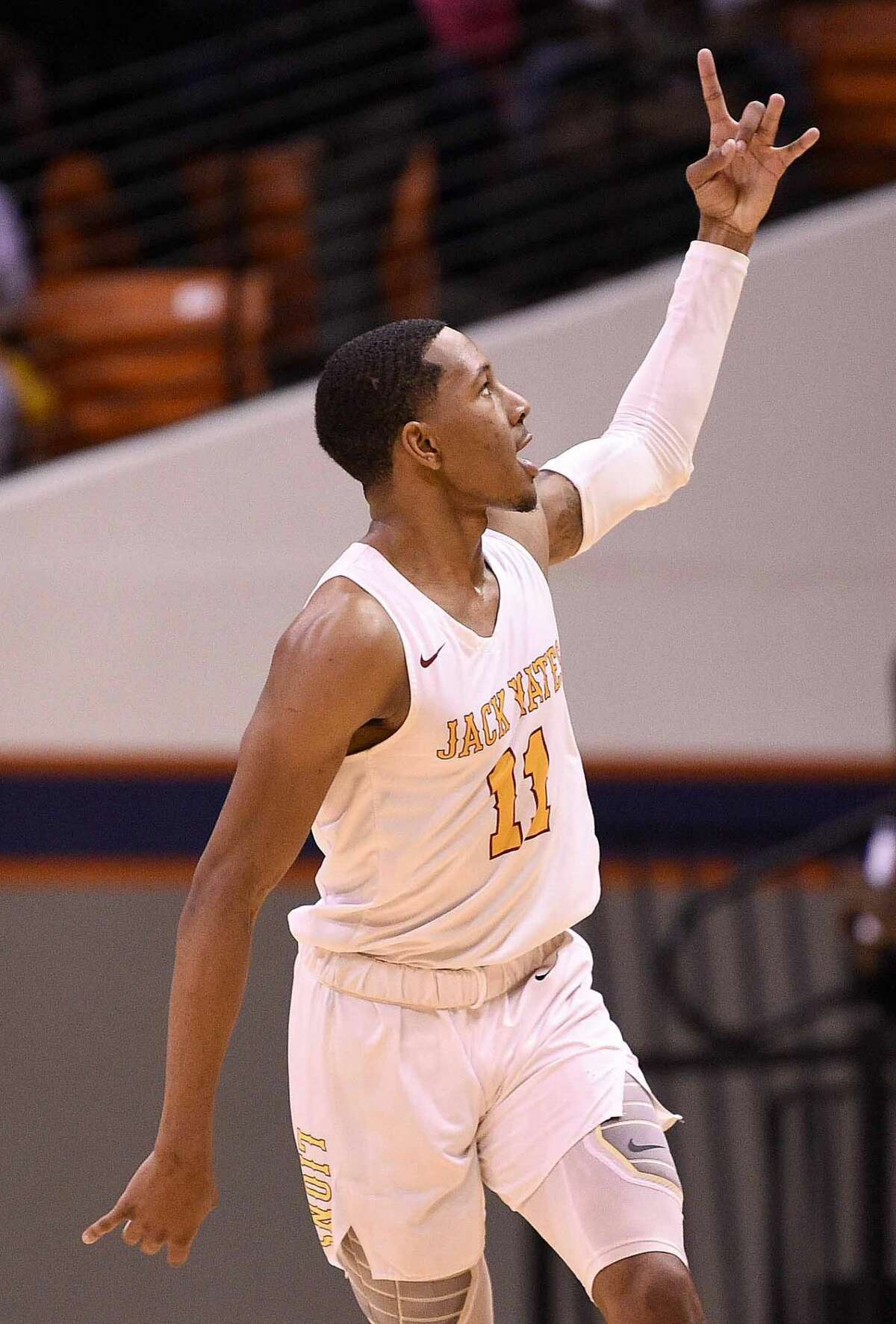 Yates topples Life Waxahachie to advance to state tournament