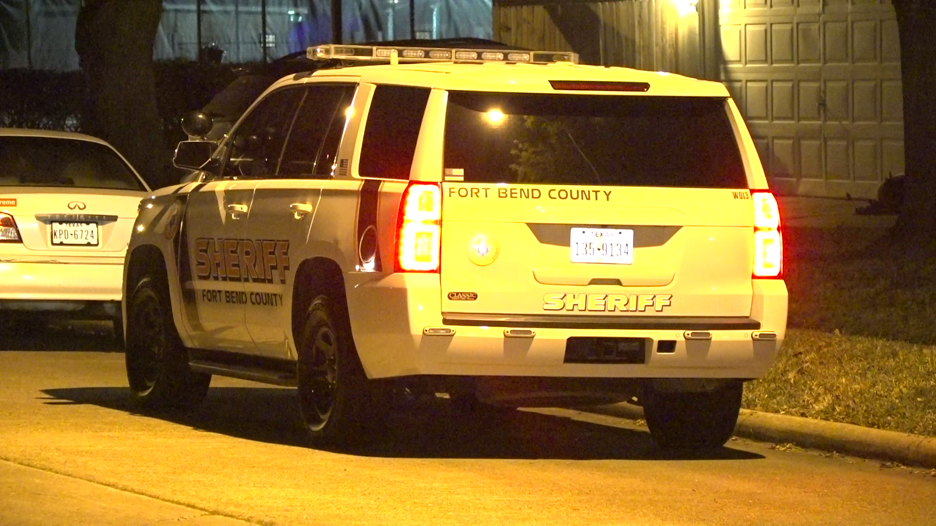 2 adults, 2 teens dead in apparent murder-suicide in Fort Bend County 2 adults, 2 teens dead in apparent murder-suicide in Fort Bend County