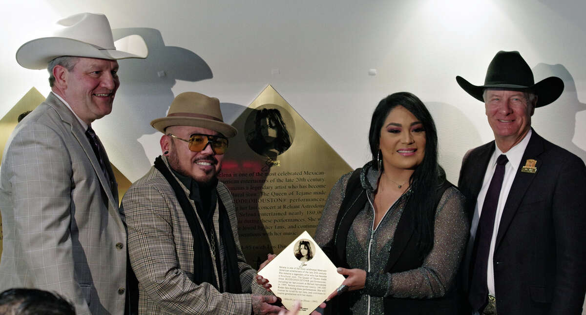 Selena's father, Abraham Quintanilla, sets the record straight in ...