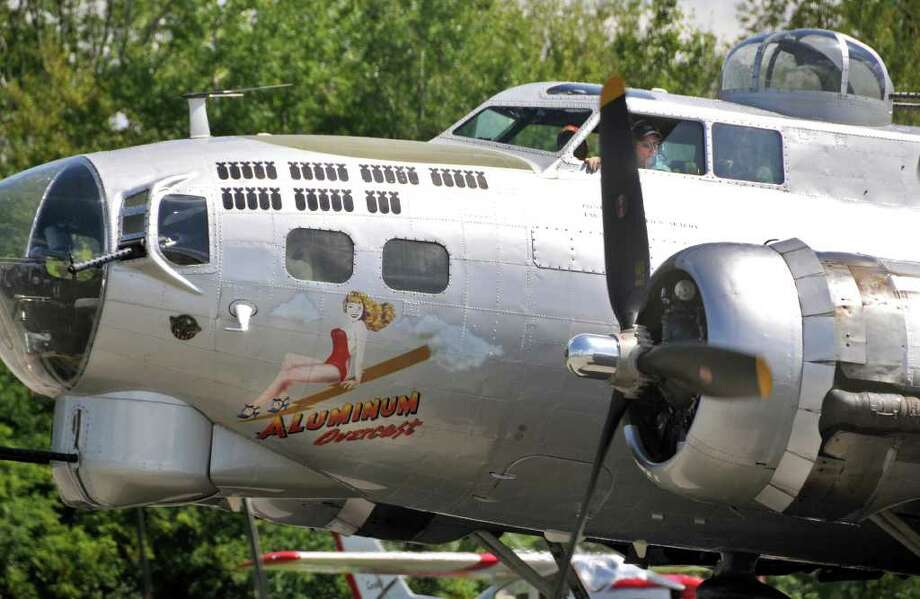B-17 in flight - Times Union