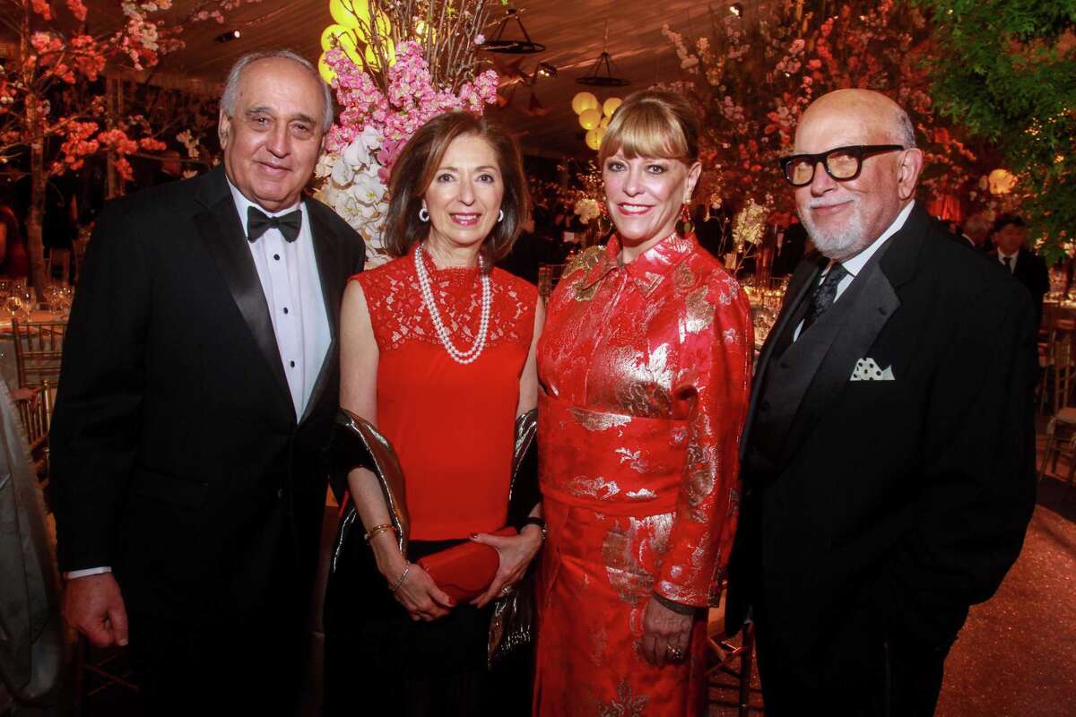 Asia Society Texas Center flips the switch on Tiger Ball, record 725 ...