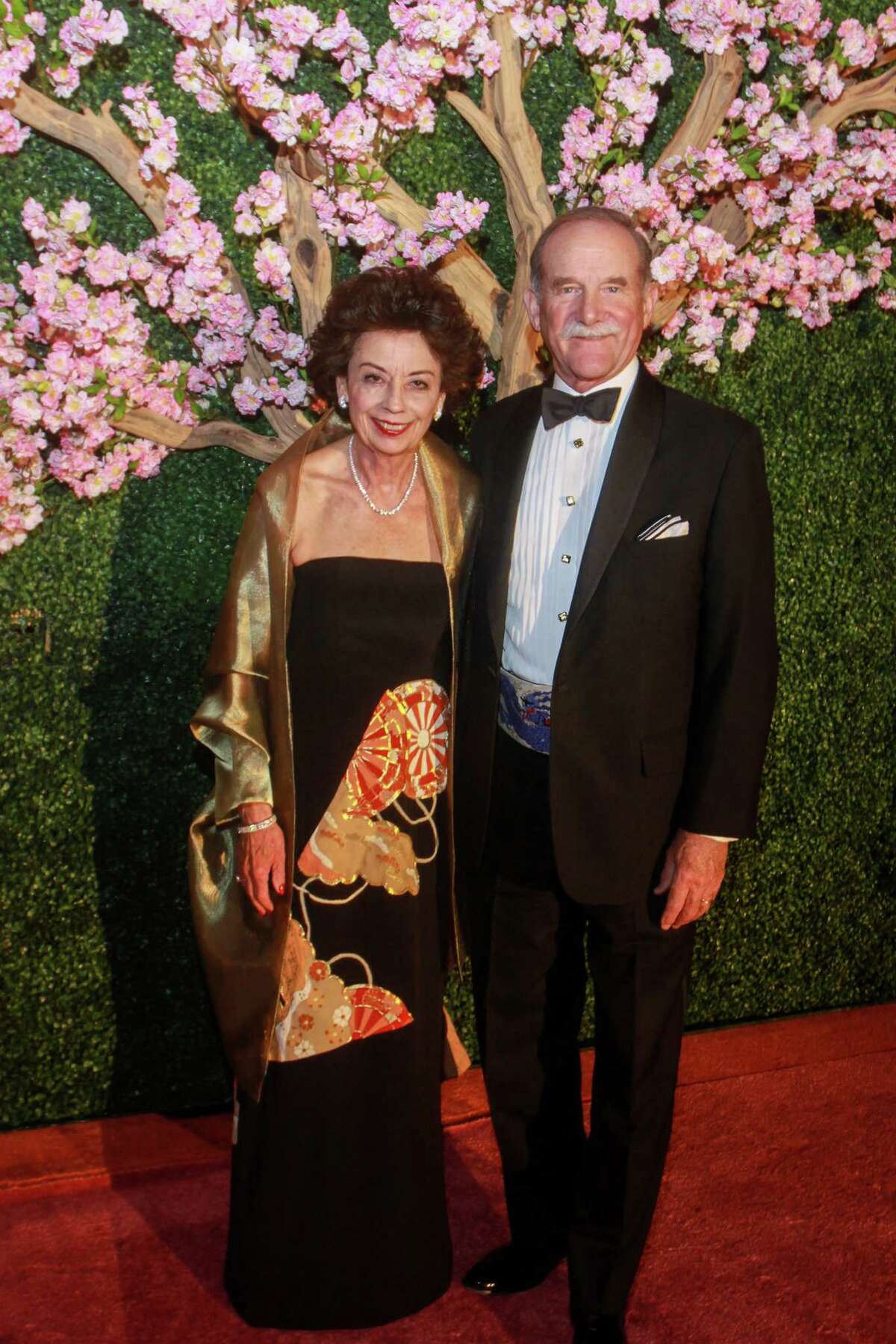 Asia Society Texas Center flips the switch on Tiger Ball, record 725 ...