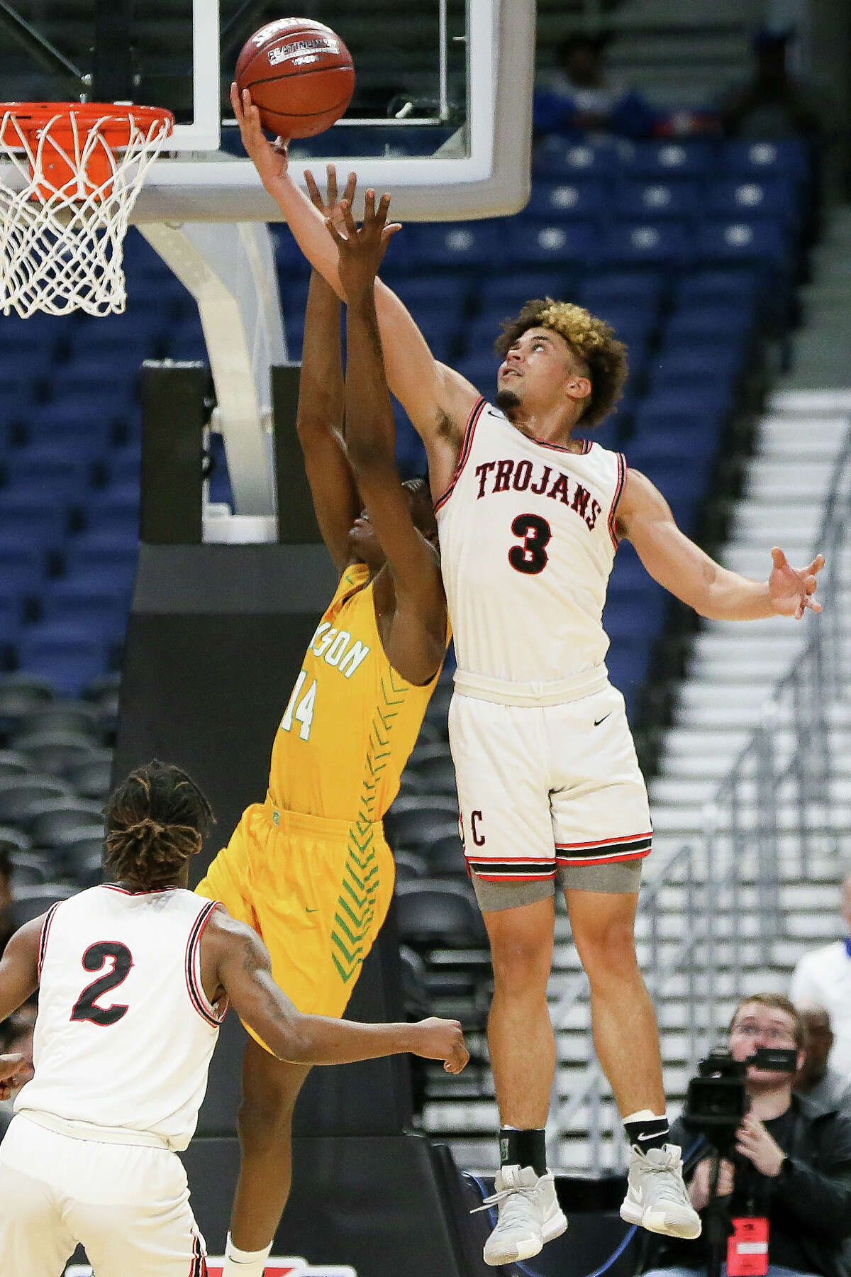 Dallas Madison runs past Coldspring in 3A state semifinal