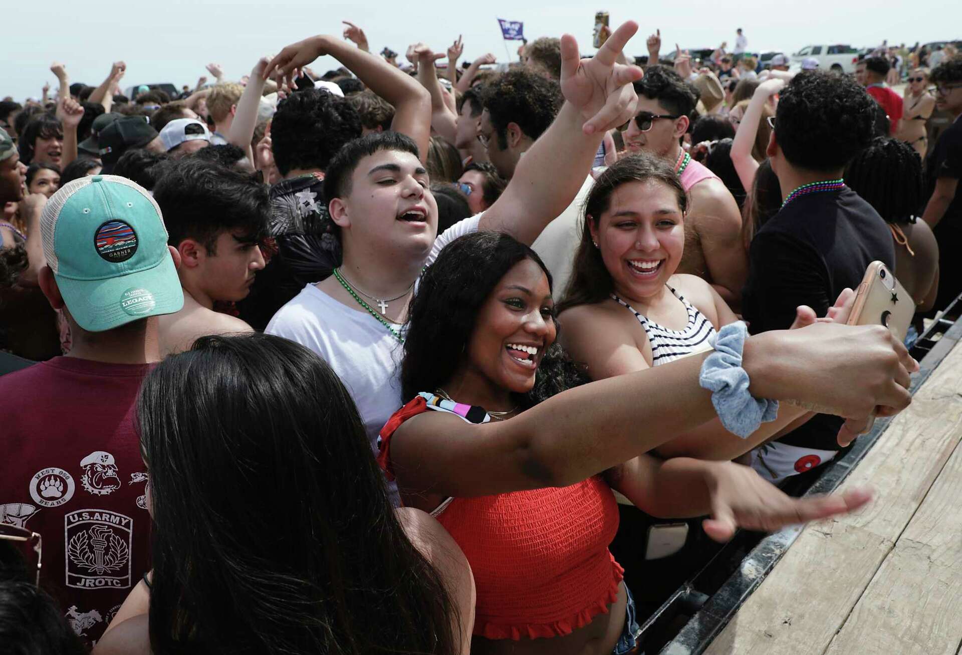 Spring breakers rage at Port Aransas despite coronavirus pandemic