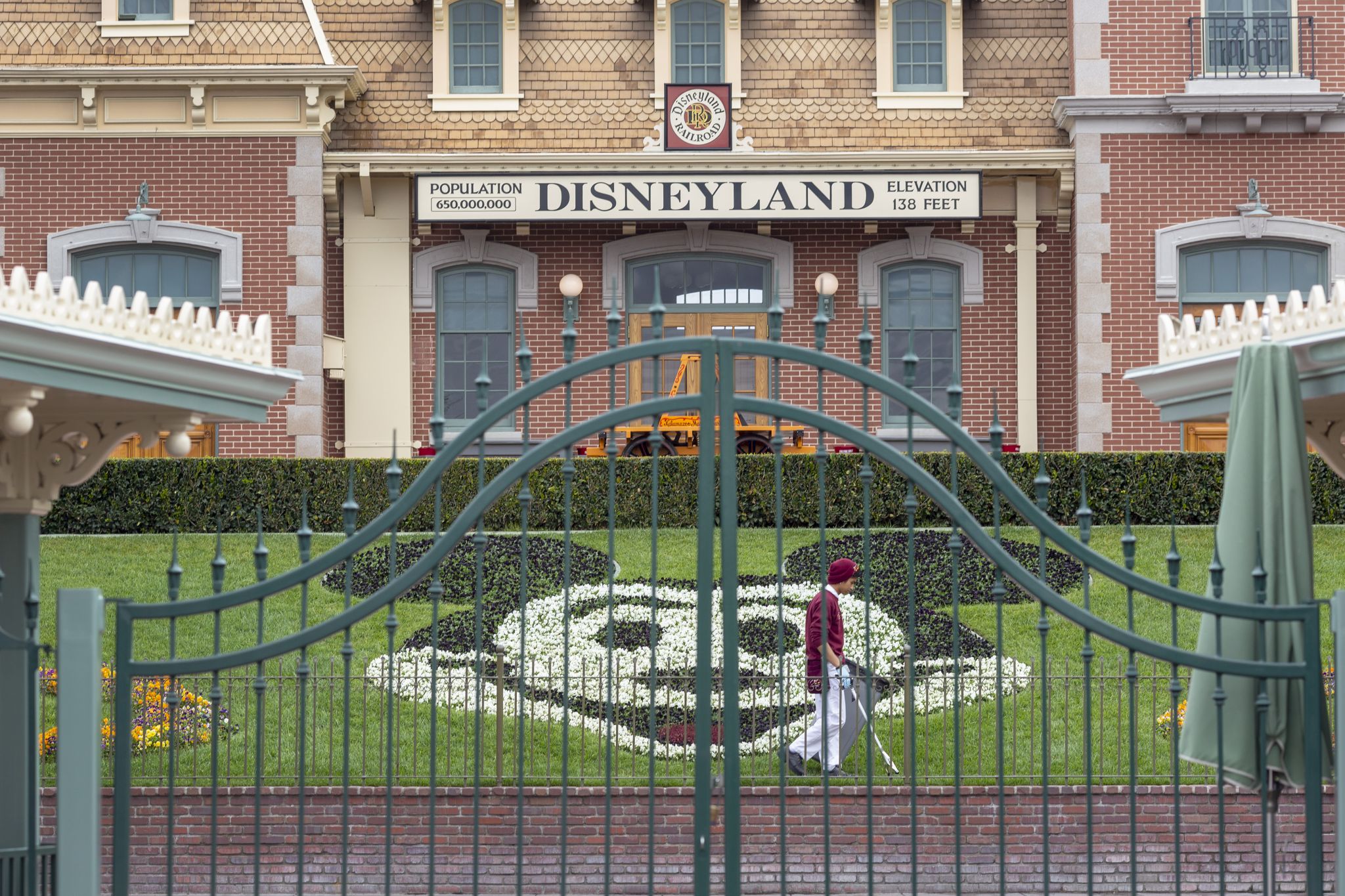 Disneyland announces reopening dates for parks, hotels