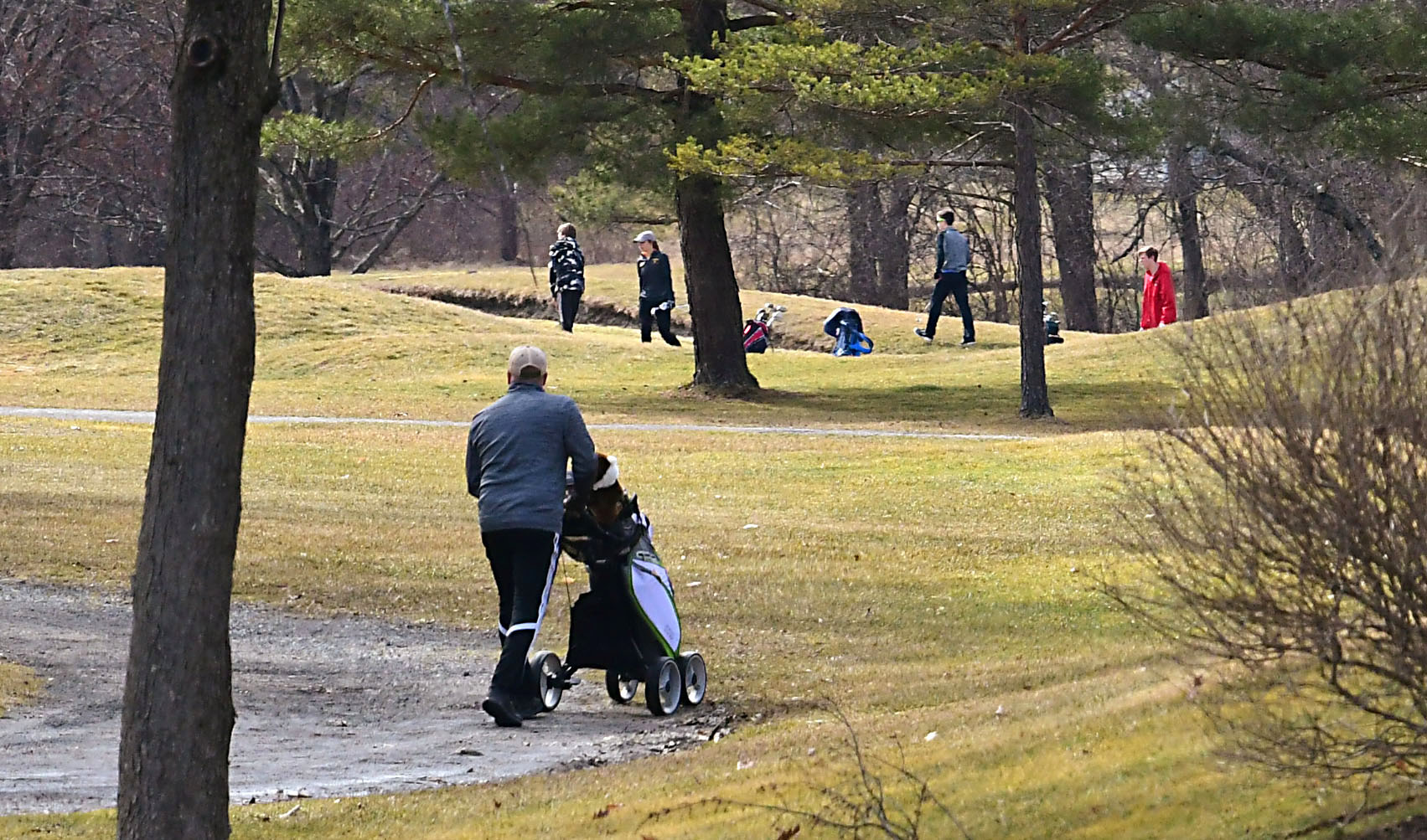 Several area golf courses plan to reopen Sunday