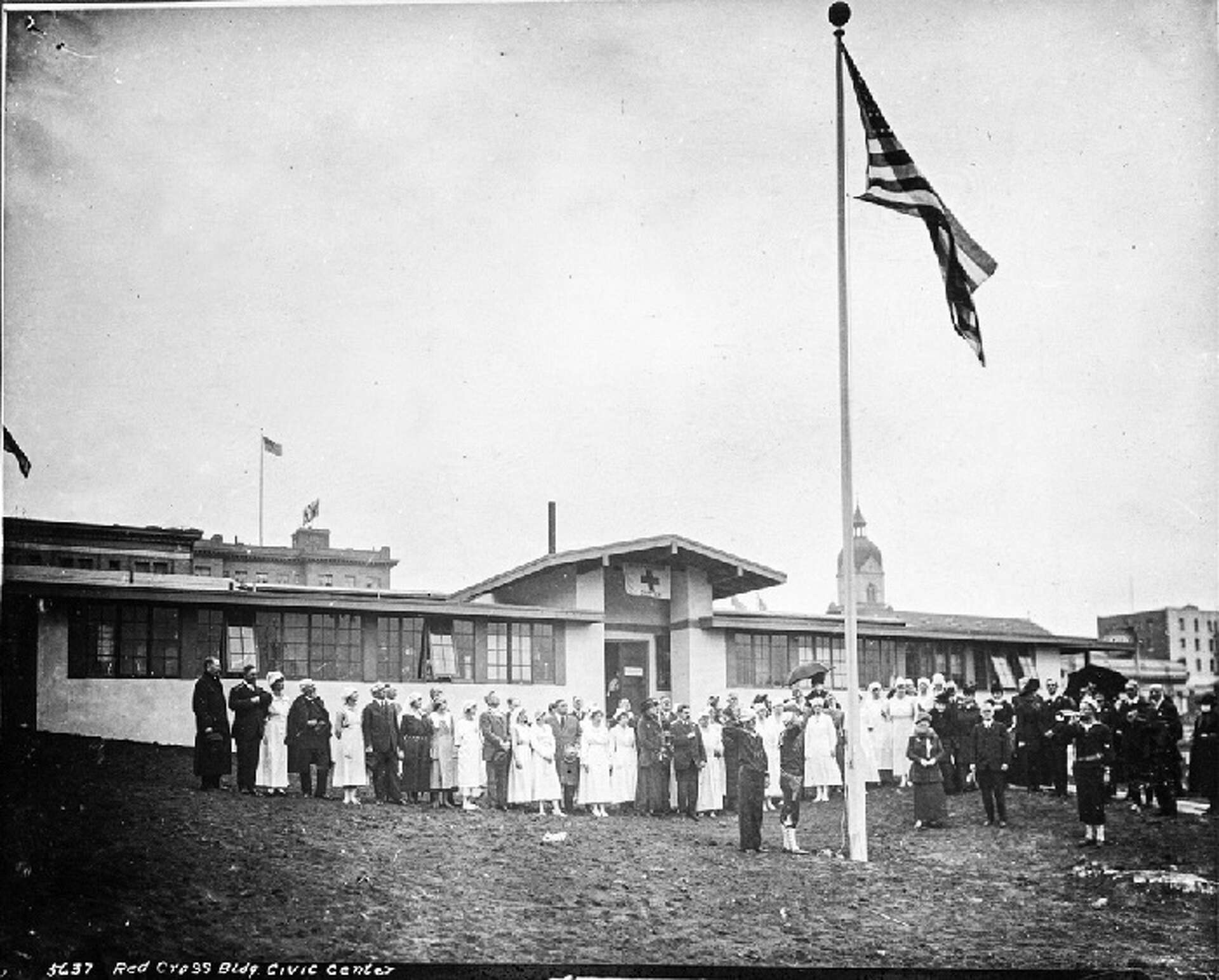 San Francisco forced people to wear masks during the 1918 Spanish flu ...