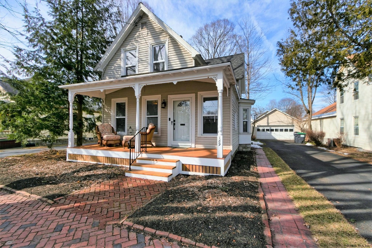 Photos: 4 houses new on the market