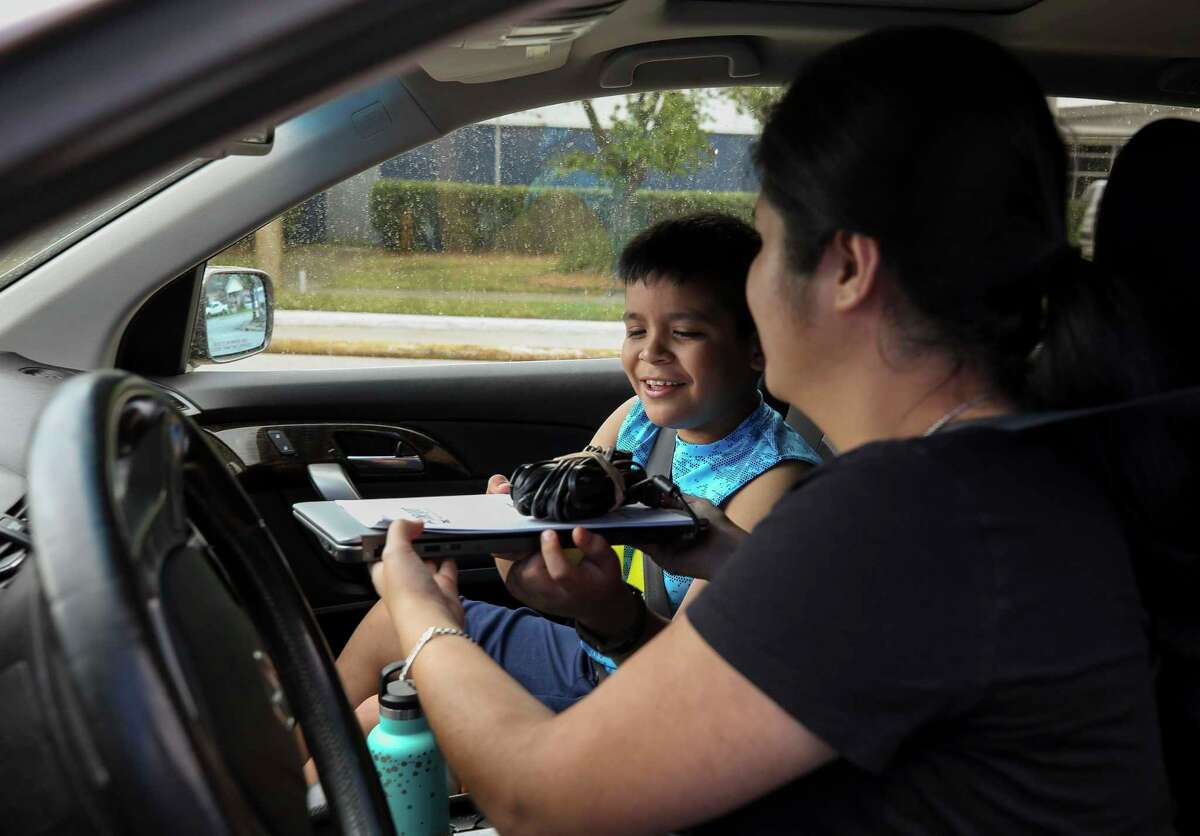 Going fast: Nonprofit’s laptop giveaway sees huge demand as schools ...