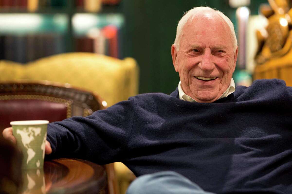 Alfred Worden, astronaut who orbited moon on Apollo 15, dies at 88