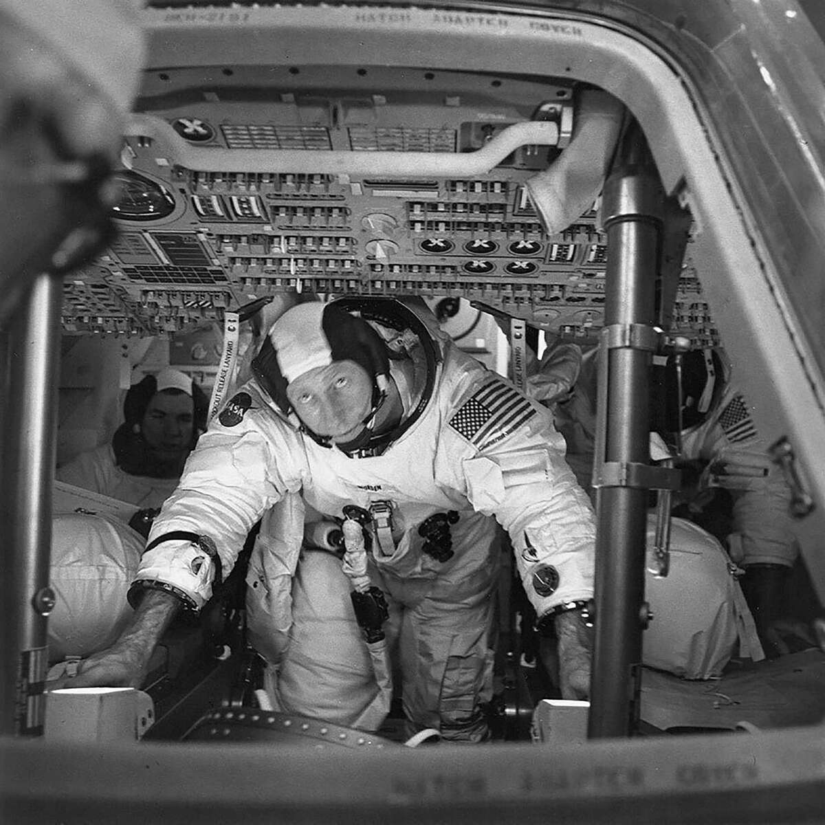 Alfred Worden, astronaut who orbited moon on Apollo 15, dies at 88