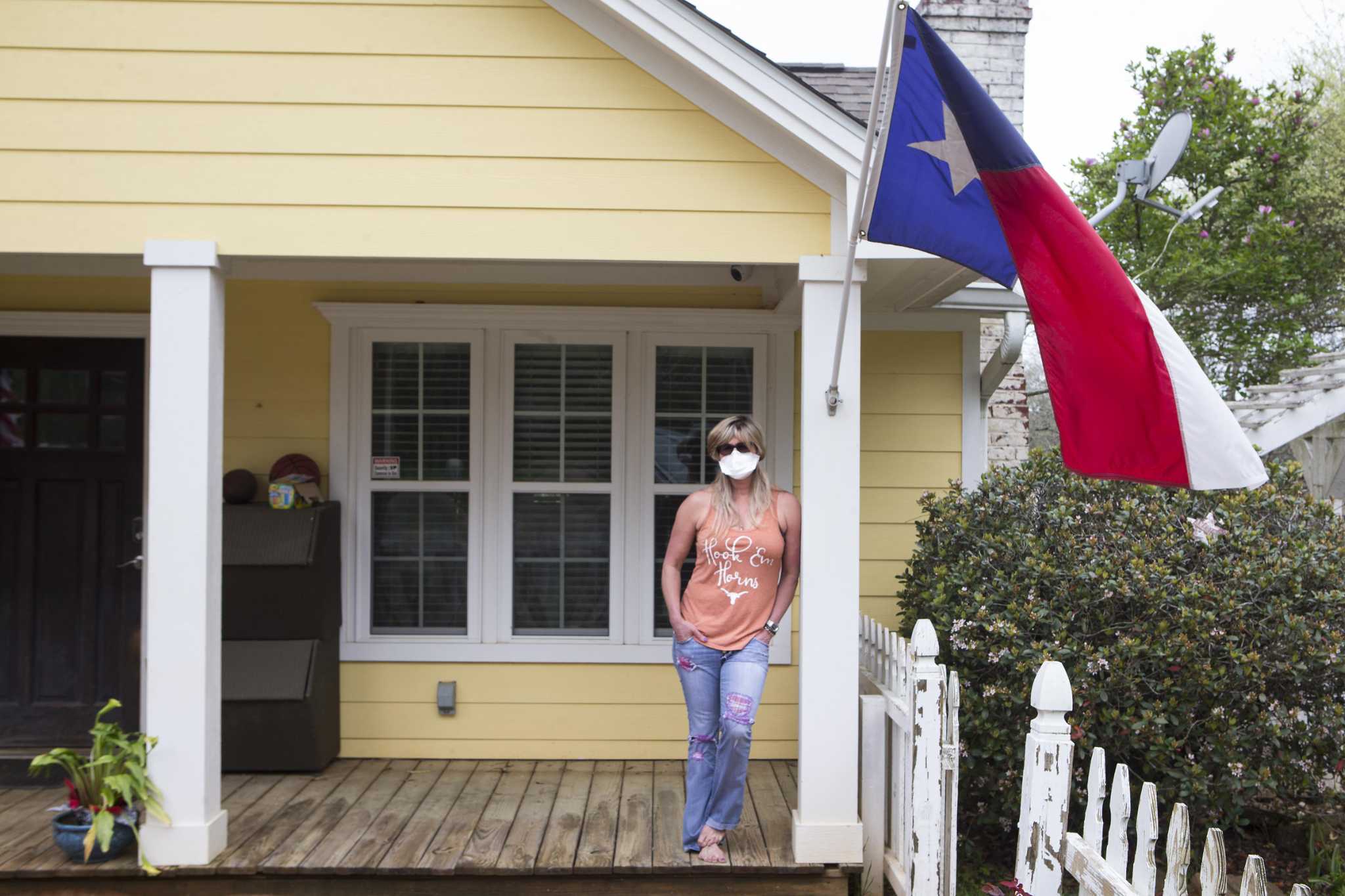 Texas doctor on pandemic's 'front line' wages harrowing, 8-hour battle ...