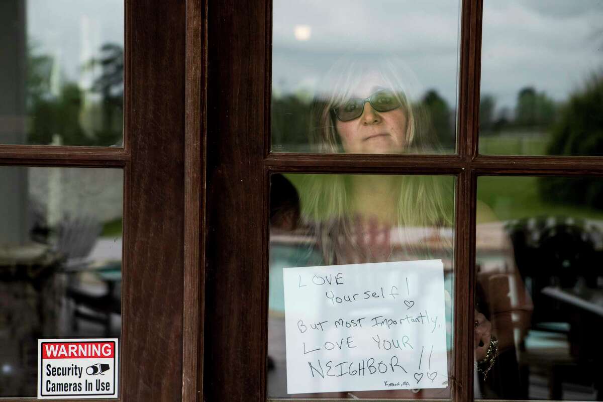 Texas doctor on pandemic's 'front line' wages harrowing, 8-hour battle ...