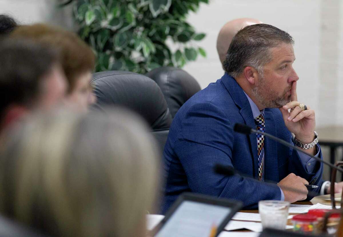 Willis ISD approves staff pay during coronavirus; hands out student meals