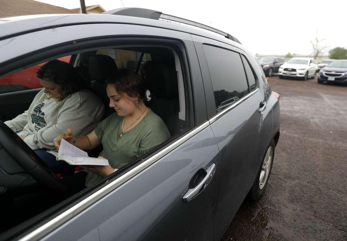 Montgomery church takes drive-in approach to Sunday service