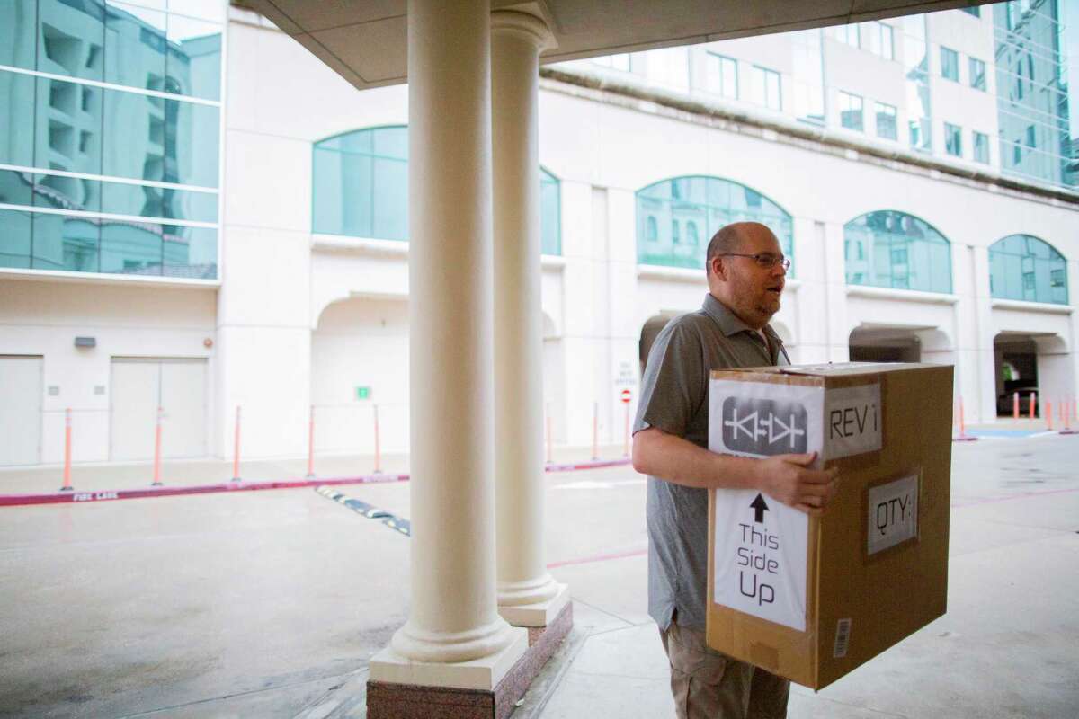 ‘This feels like Harvey’: Houston volunteers help make personal ...
