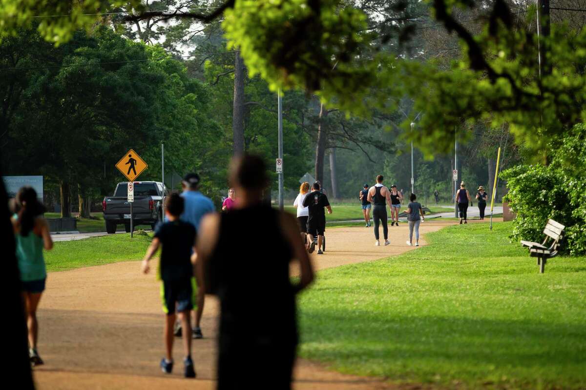 Parks overrun with crowds despite social distancing