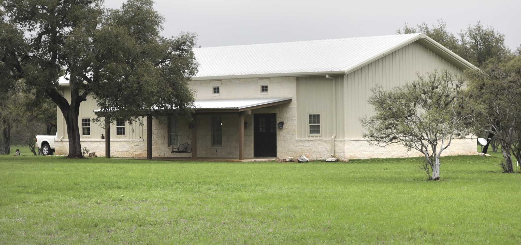Tricked-out Kerrville-area barn converted to a Texas ranch-style home ...
