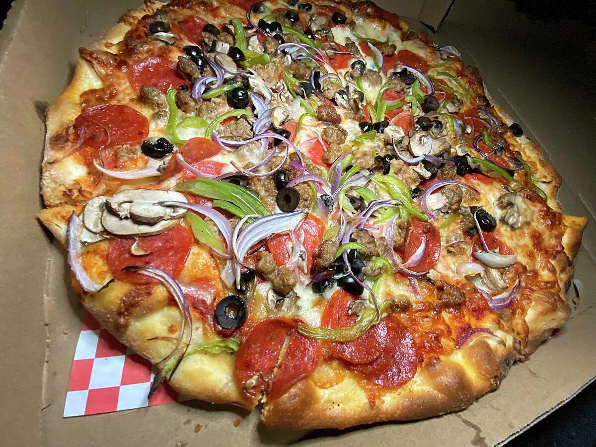 52 Weeks of Pizza: The Last Slice restaurant worth a drive to MacArthur ...