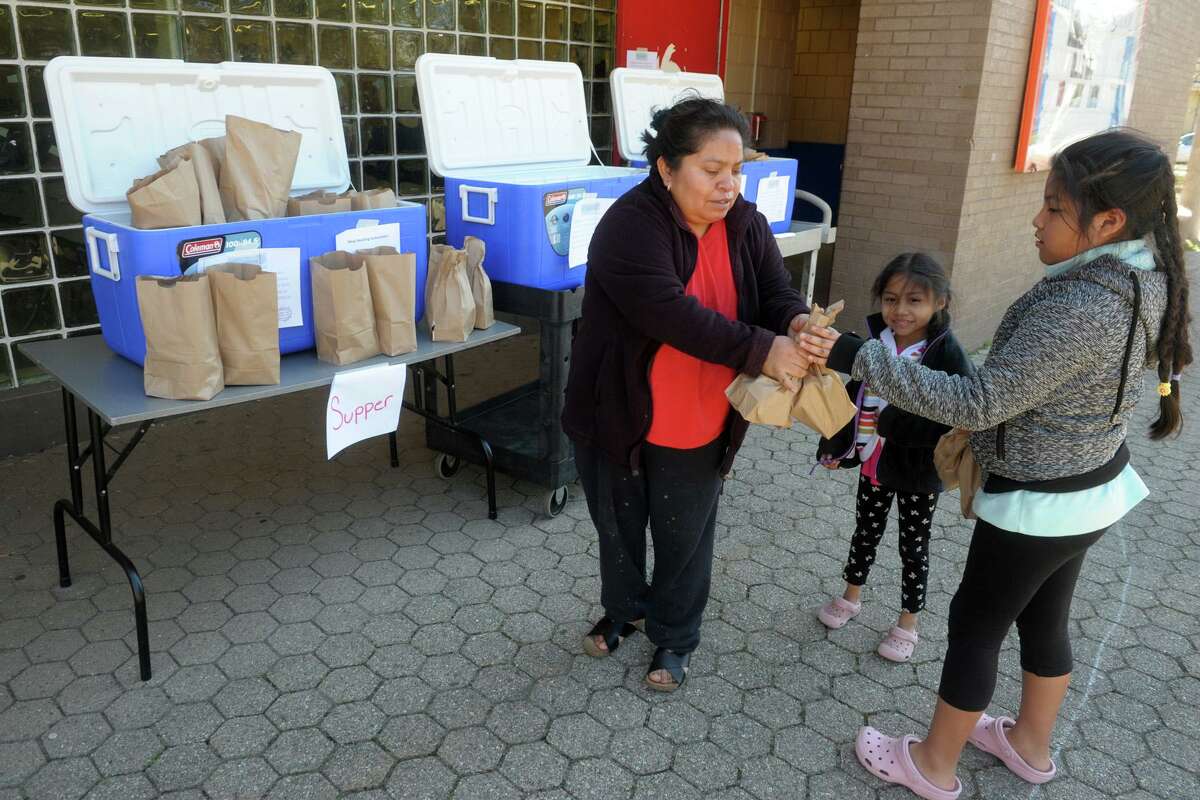 Bridgeport extends its free grab-and-go meal program for students
