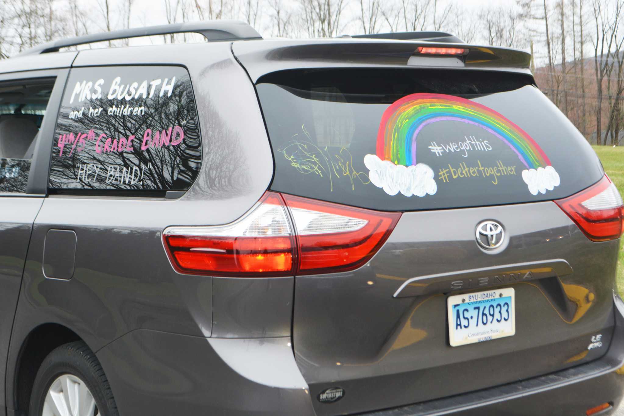 Middletown school’s car parade welcomes young students to virtual learning