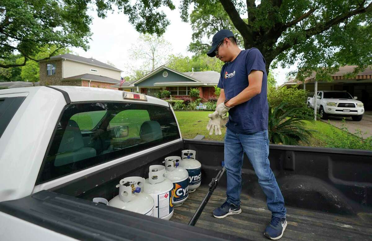Propane tank delivery company sees brisk business during coronavirus