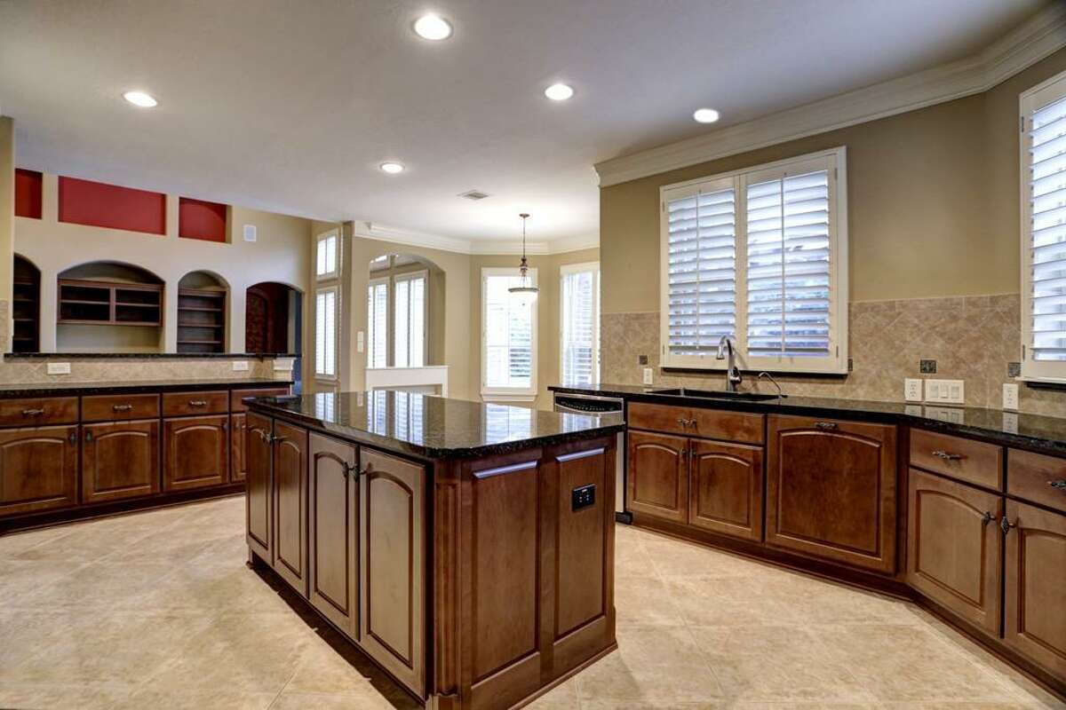 Blue palette adds a little magic to bachelor's kitchen in Houston’s ...