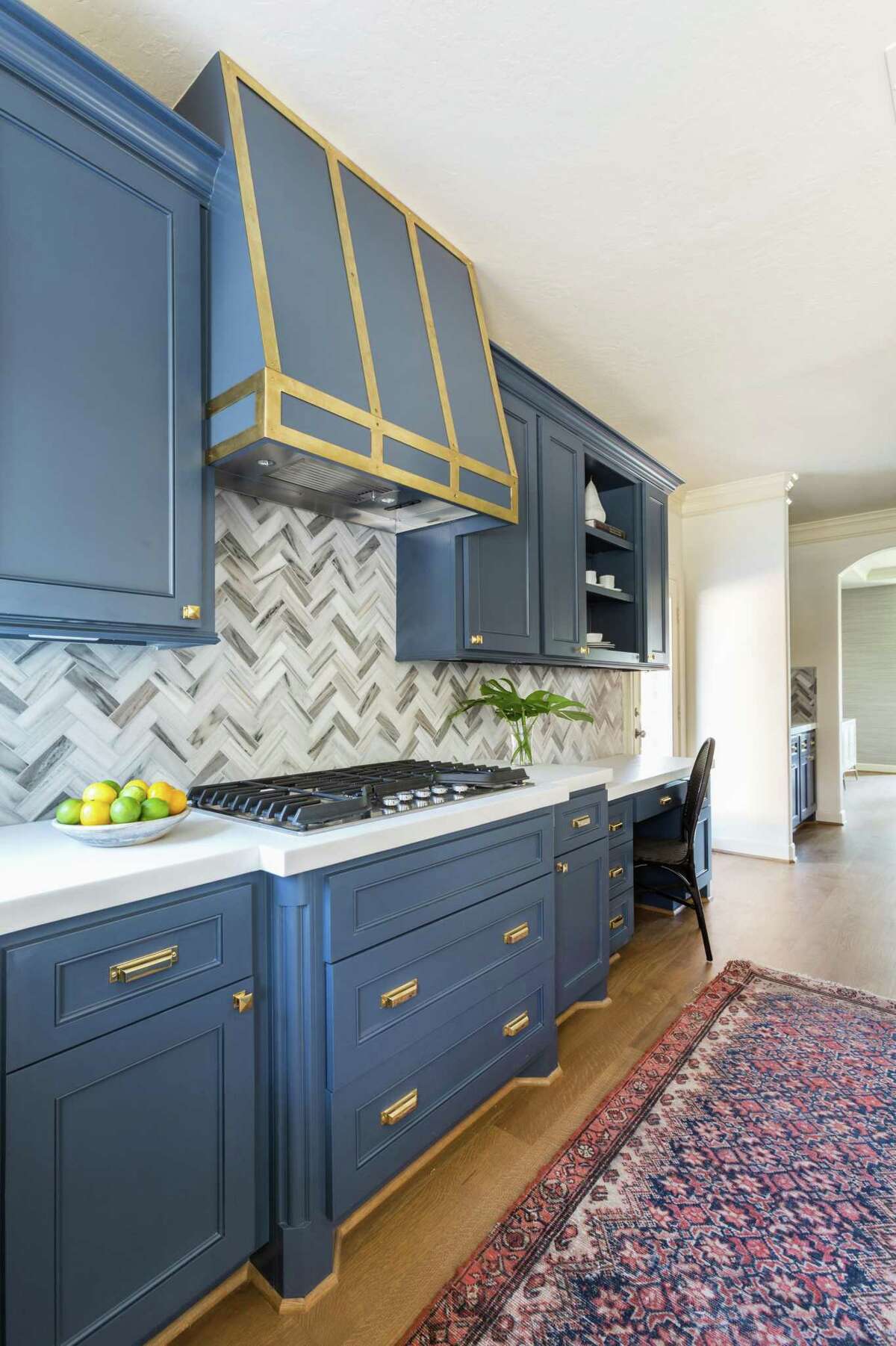 Blue palette adds a little magic to bachelor's kitchen in Houston’s ...