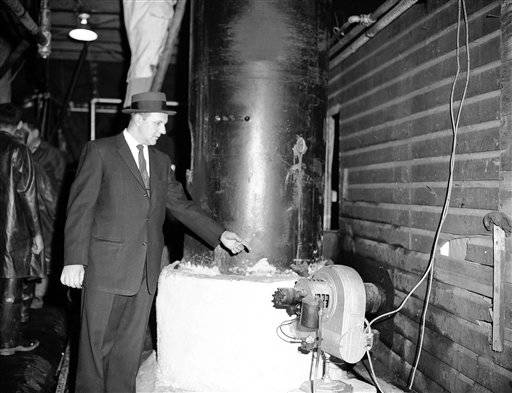 Today in history in photos (April 7)