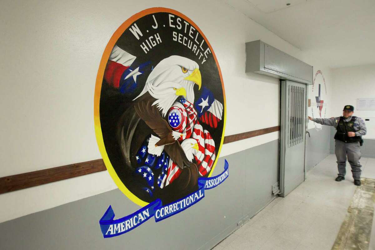 Texas prison guard dies after being hospitalized with COVID-19