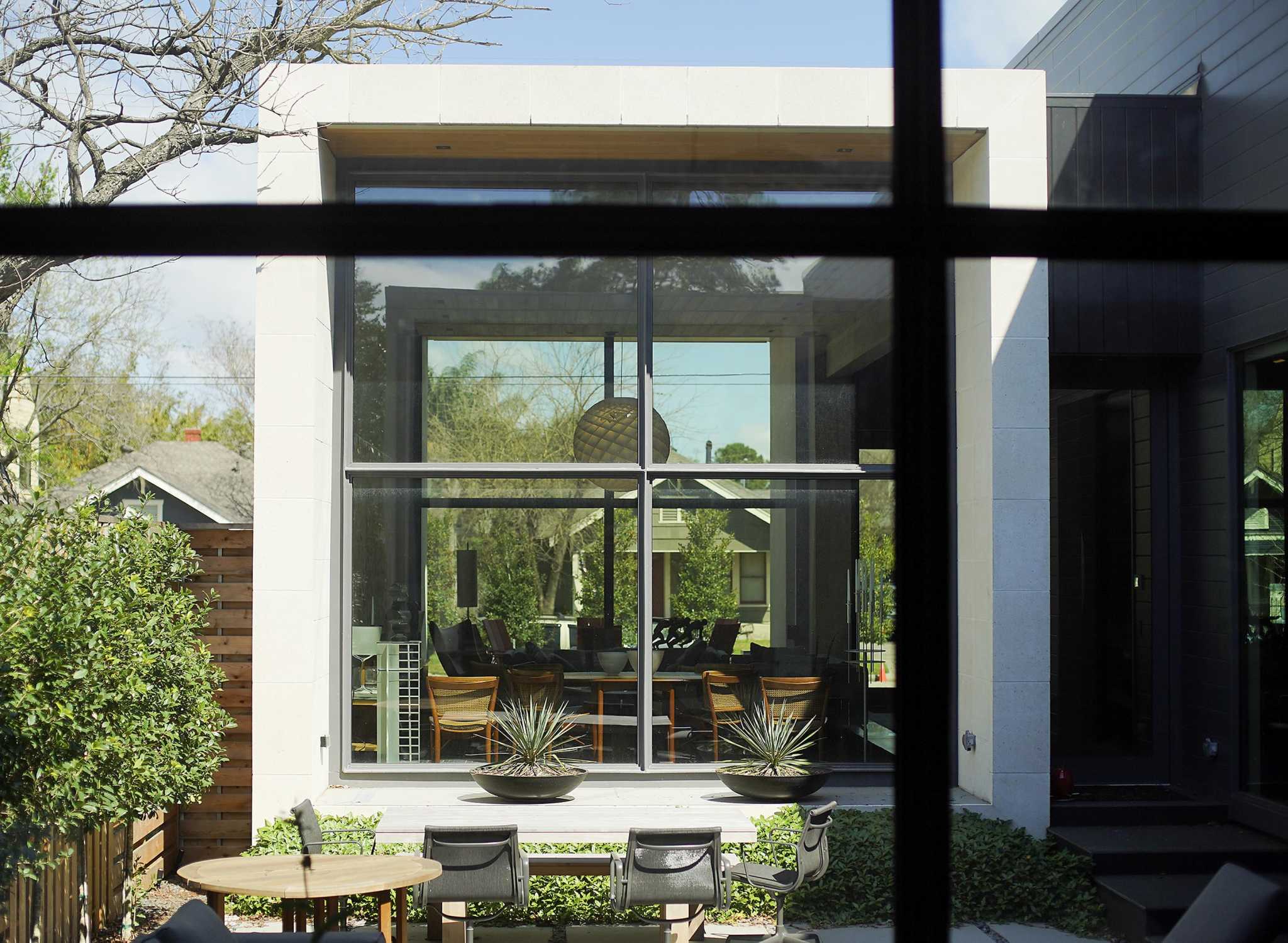 A ‘dope’ house in the Heights stands out among its neighbors