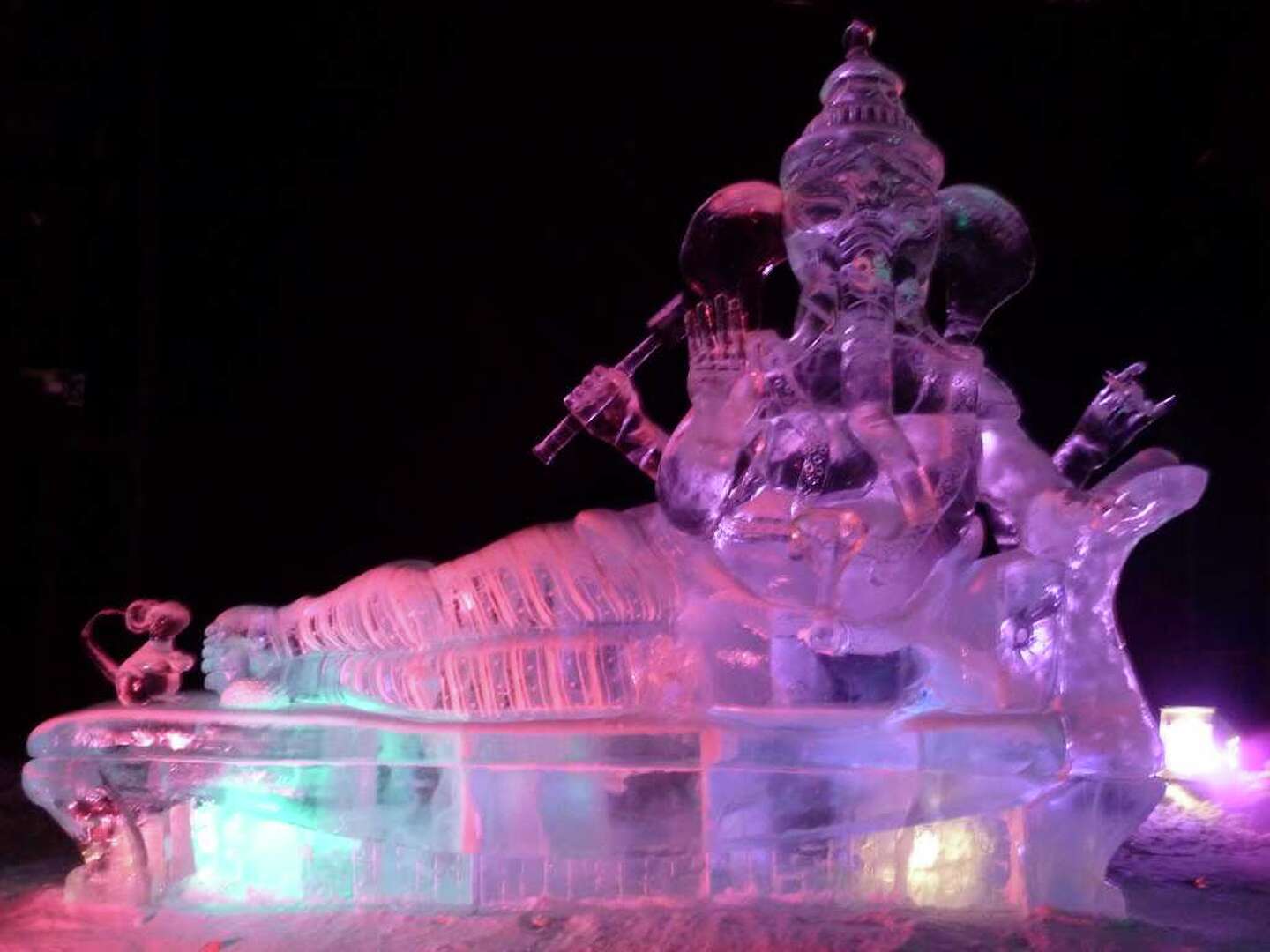 Riverside resident films show on 'chainsaw' ice sculptors