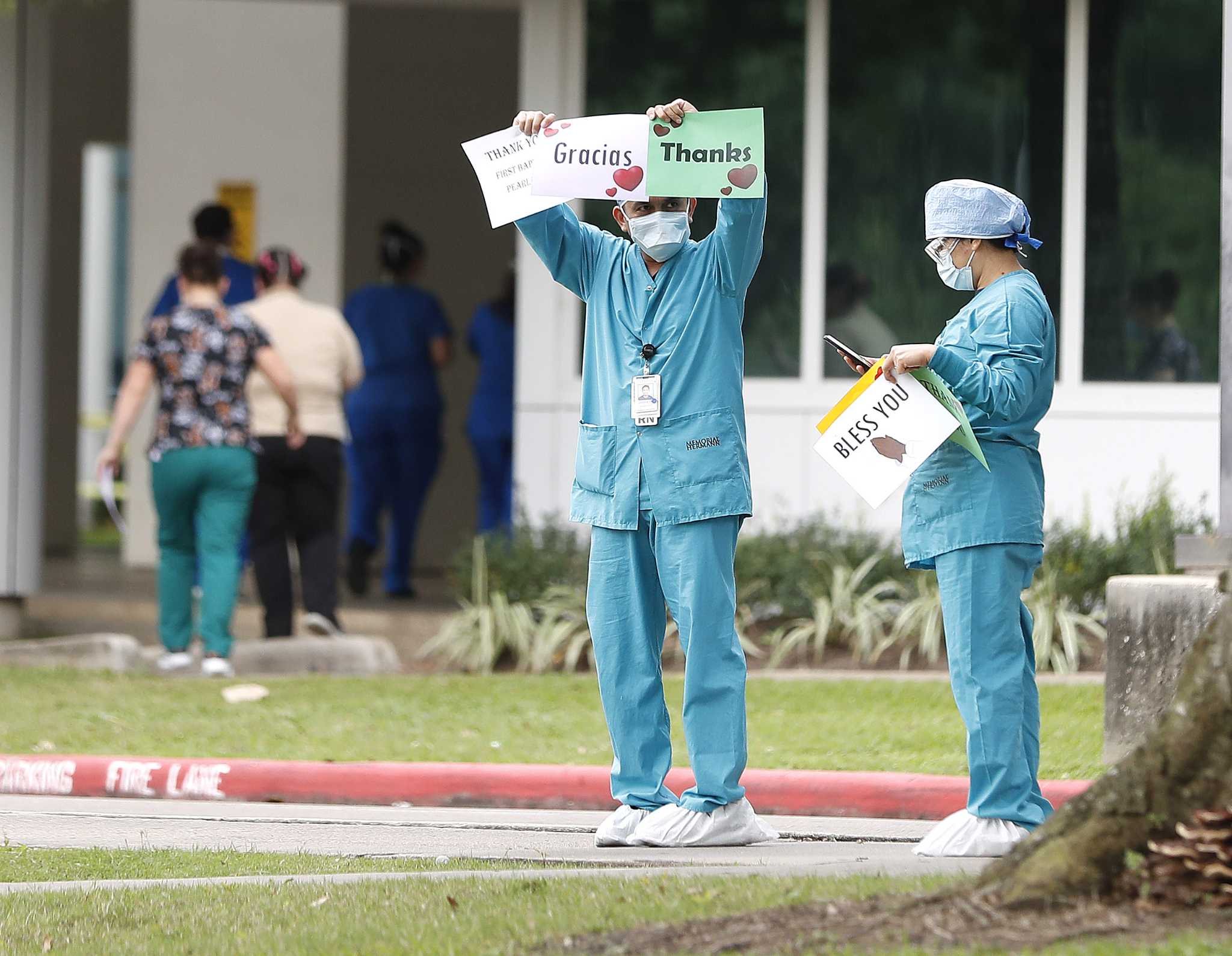 ‘Prayer in the Parking Lot’ parties cheer on Houston doctors, nurses ...