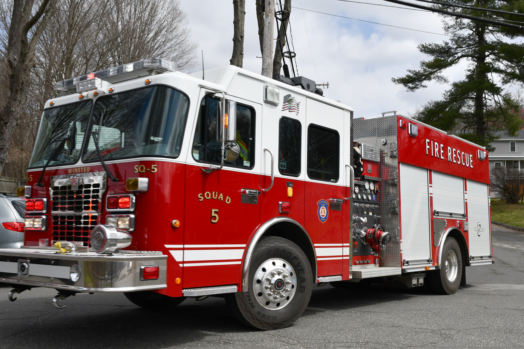 2 cats killed in Winsted house fire on Holabird Avenue, officials say