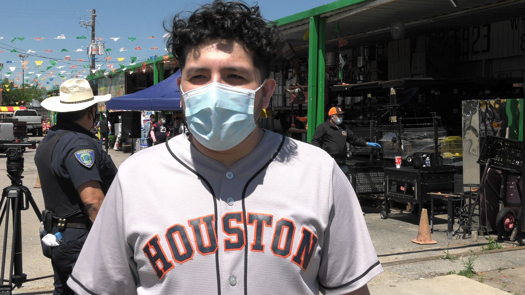 Reyes Produce gives thousands of dollars in produce to families in need