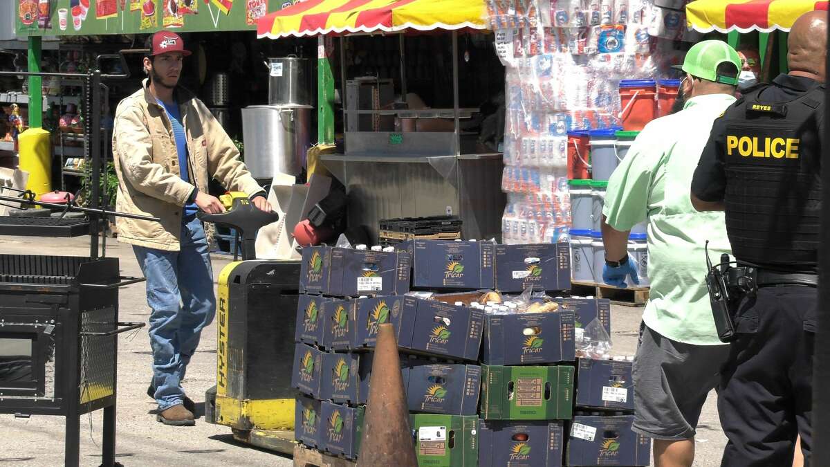 Reyes Produce gives thousands of dollars in produce to families in need