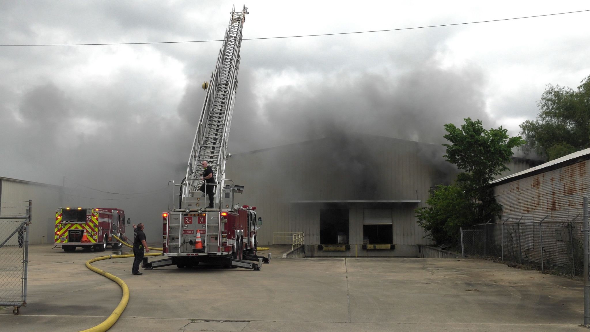 Arson detectives investigating fire in southeast Houston warehouse