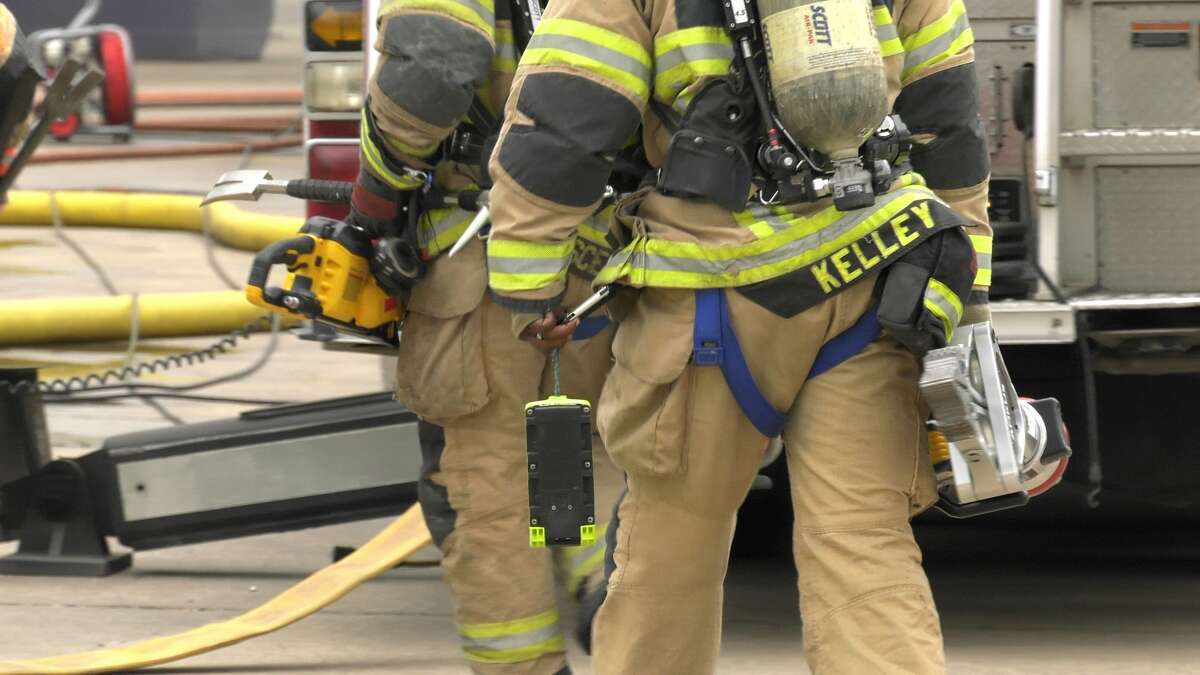 Arson detectives investigating fire in southeast Houston warehouse