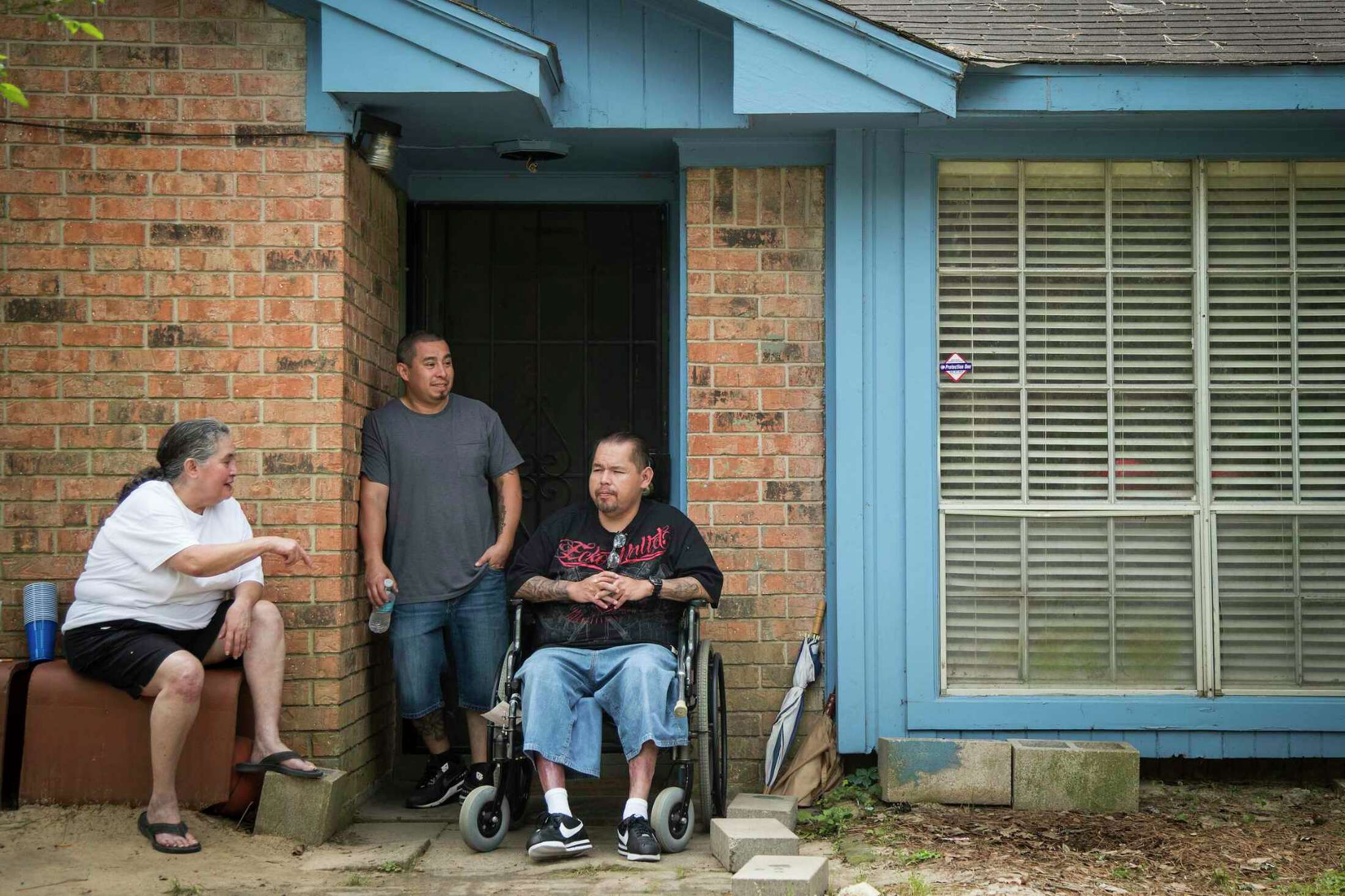 'Crammed in' and terminally ill: Prison officials drag their feet as ...