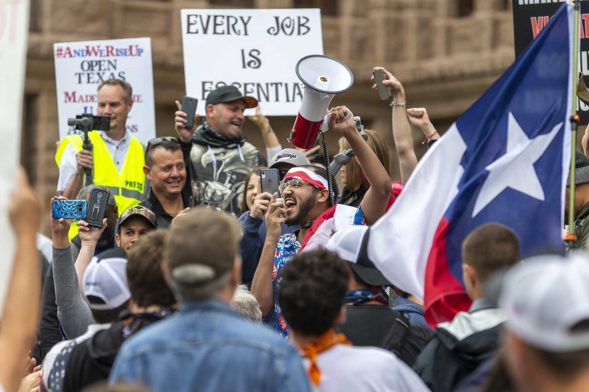 Responding to Infowars call, protesters mass in Austin to call for ...