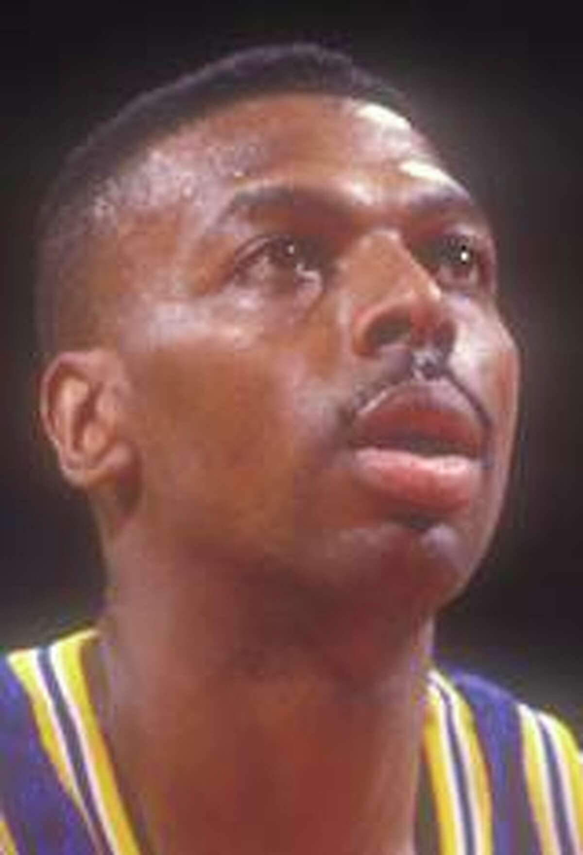 April 21, 1994: Warriors rout Kings, extend win streak to seven games