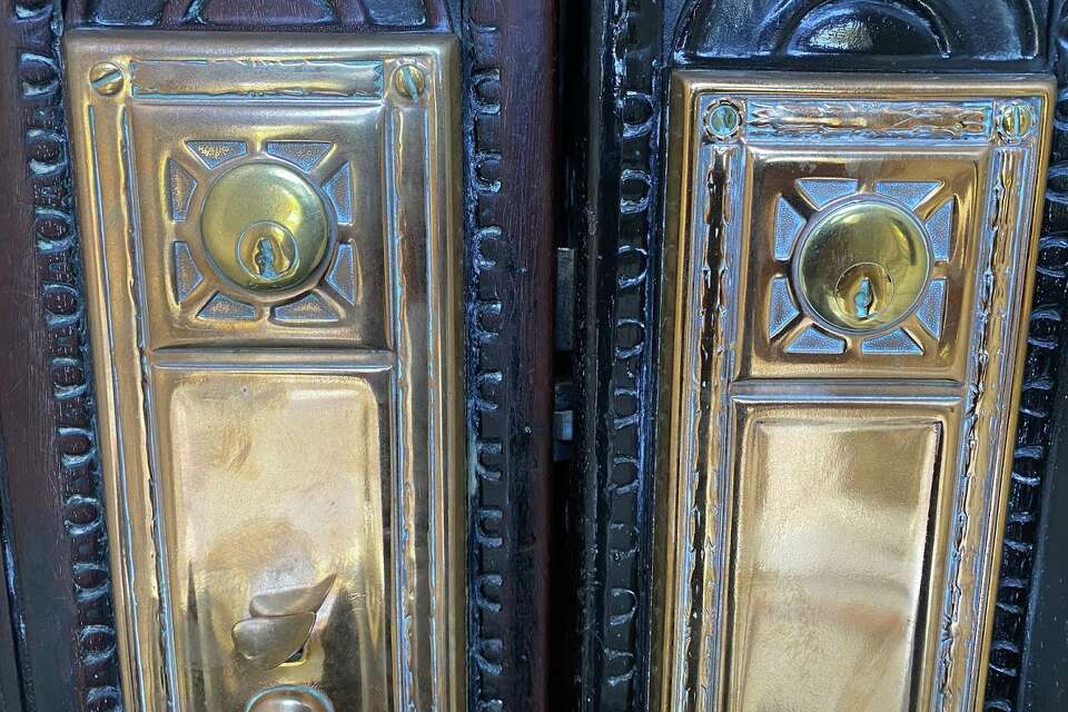 A disturbing stroll through San Francisco's shuttered hotels