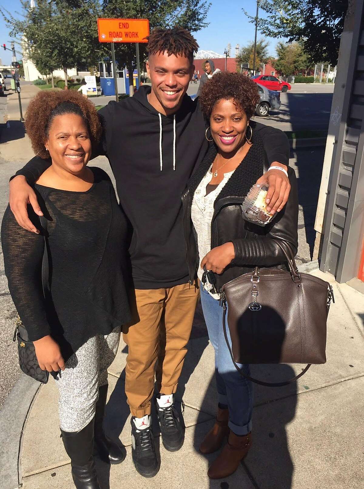 Warriors guard Lee salutes mother, aunt on front lines of coronavirus fight