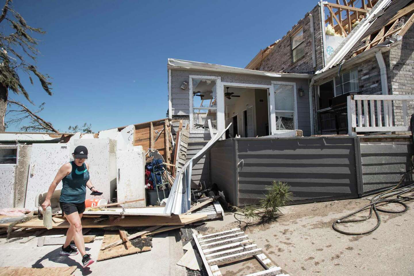 Tornado rips through East Texas city of Onalaska, killing 3 and ...