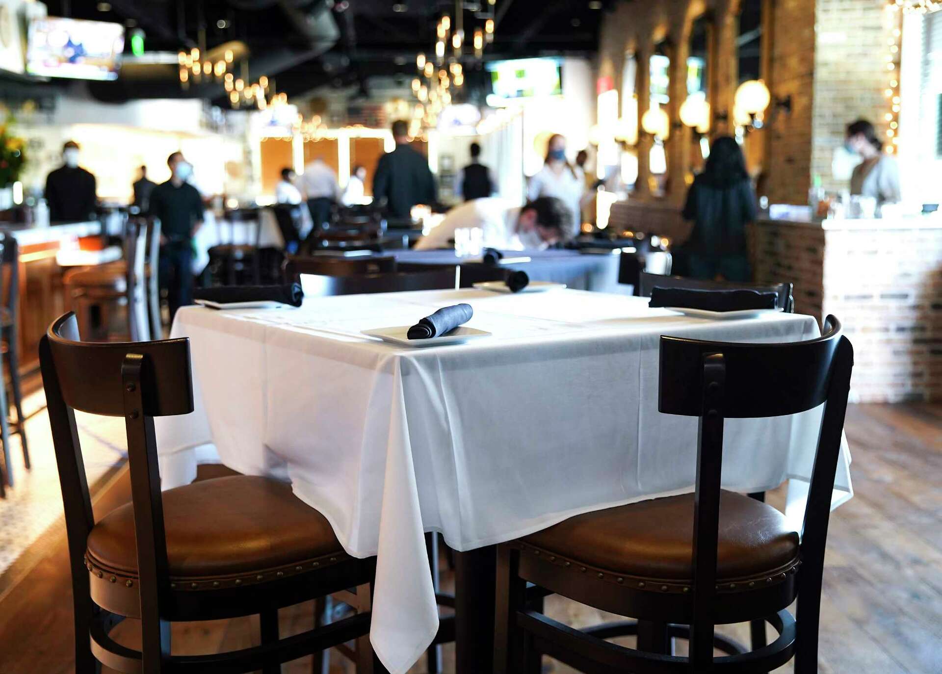 Federal American Grill in Memorial reopens for in-dining service Friday ...