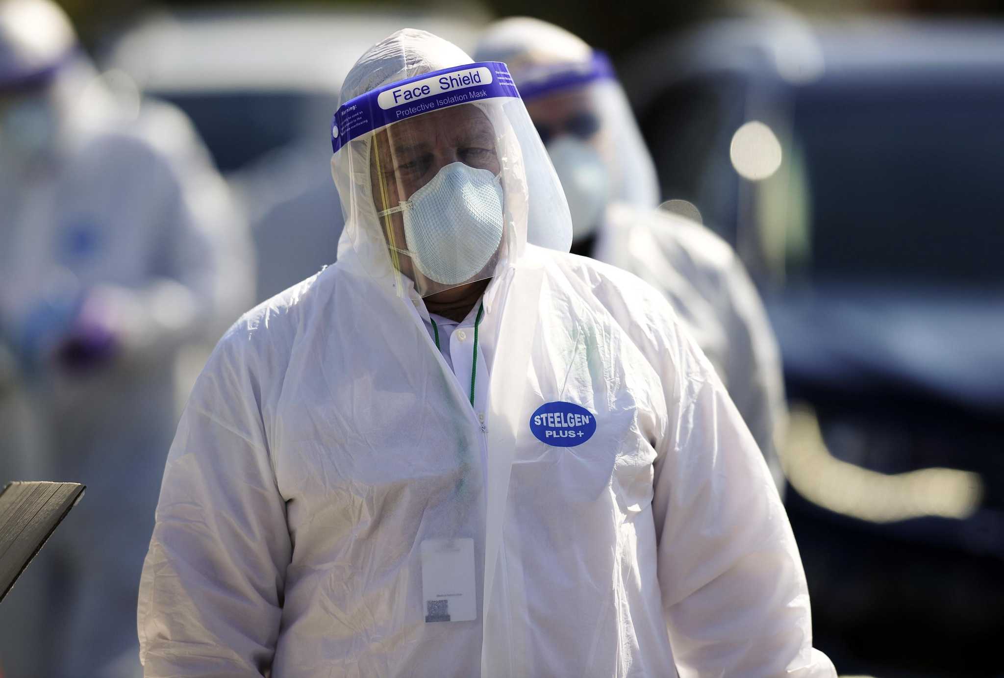 New Canaan: Face masks are distributed to residents