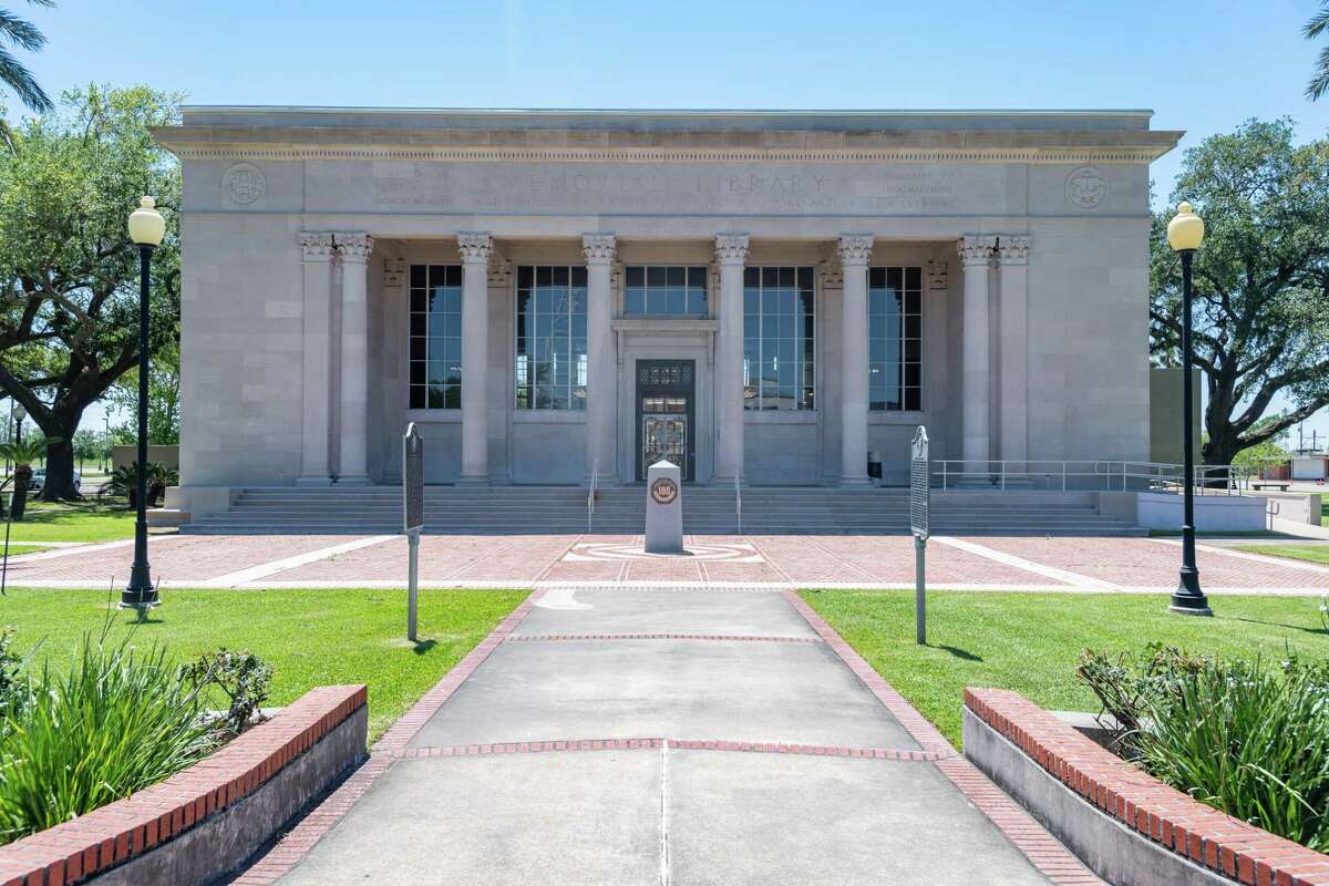 State colleges move online for summer